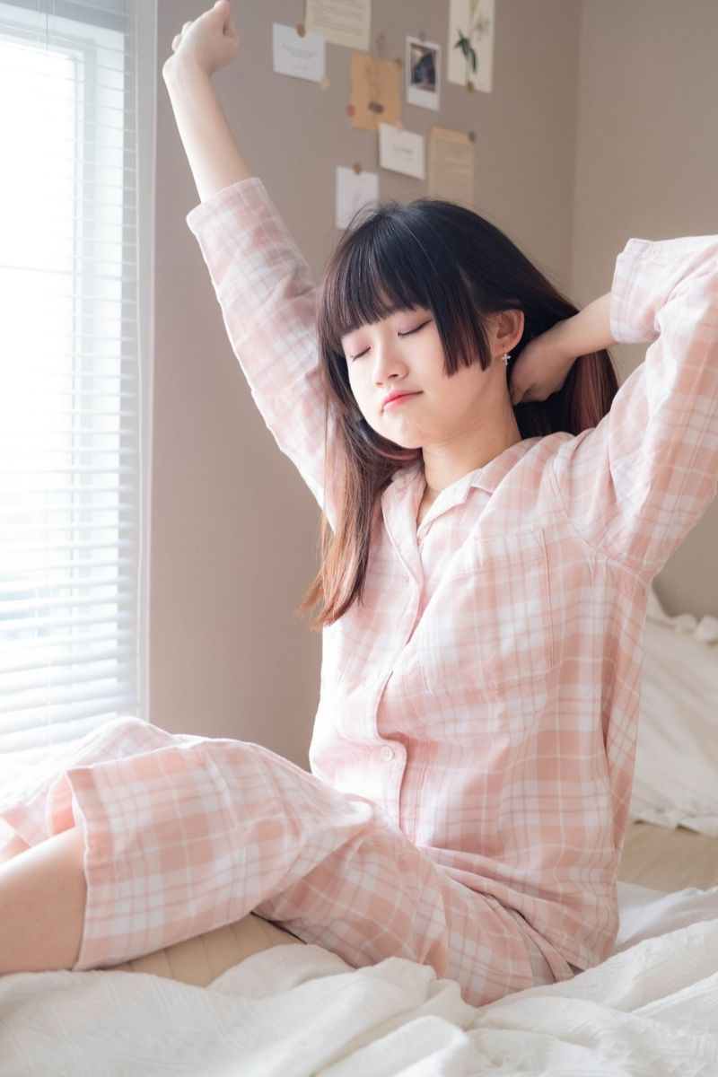 Yunafa Lady in White · Karyakarsa