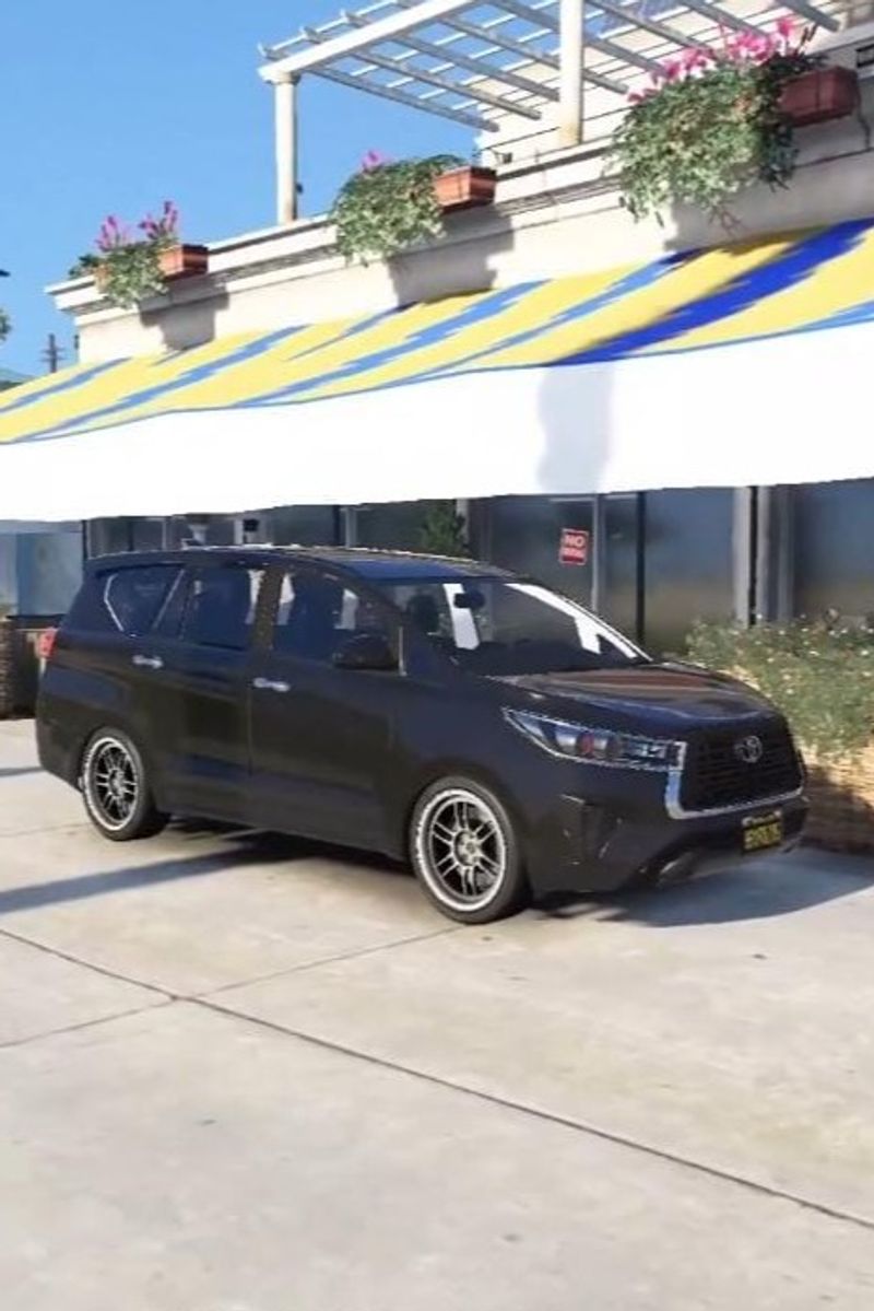 Innova Crysta New Facelift 2022 · Karyakarsa